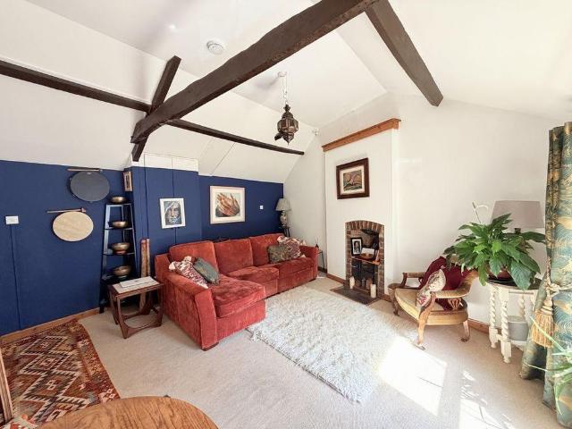 1 bedroom detached house to rent