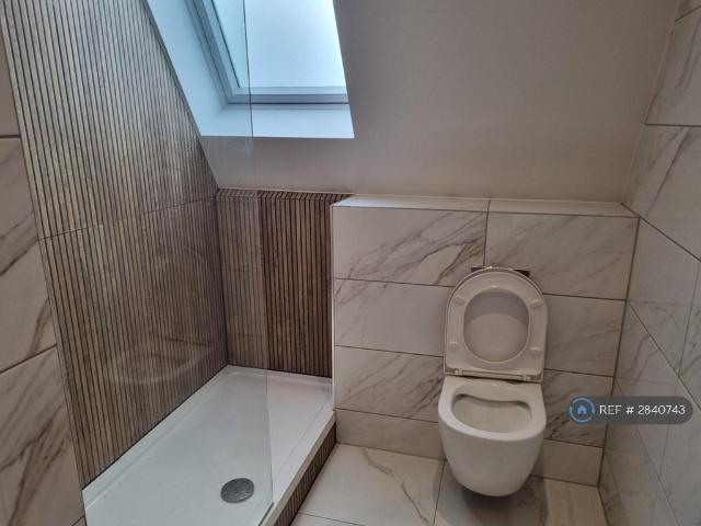 1 bedroom detached house to rent