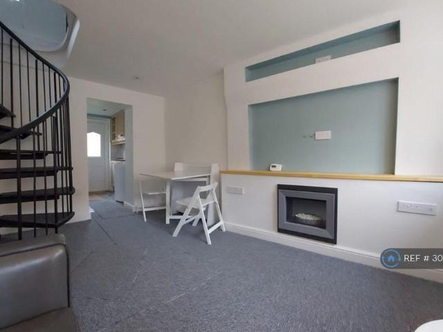 1 bedroom detached house to rent