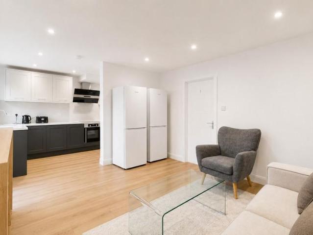 1 bedroom detached house to rent