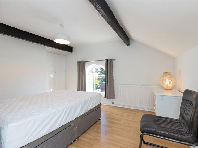 1 bedroom detached house to rent