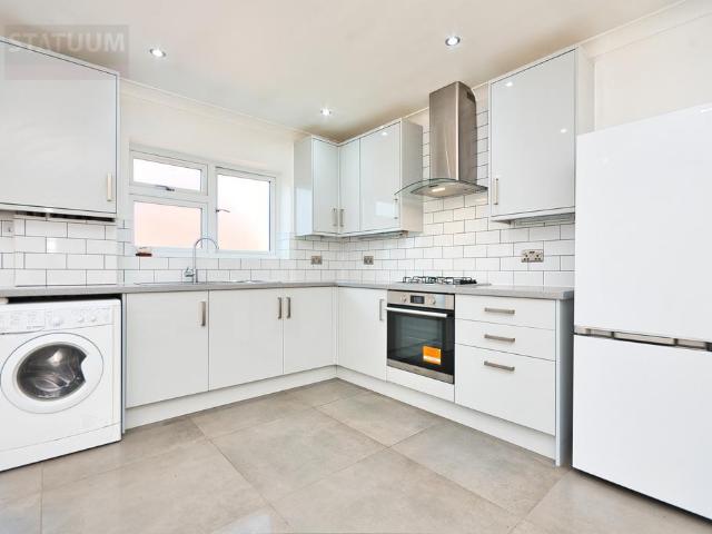 1 bedroom detached house to rent