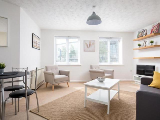 1 bedroom detached house to rent
