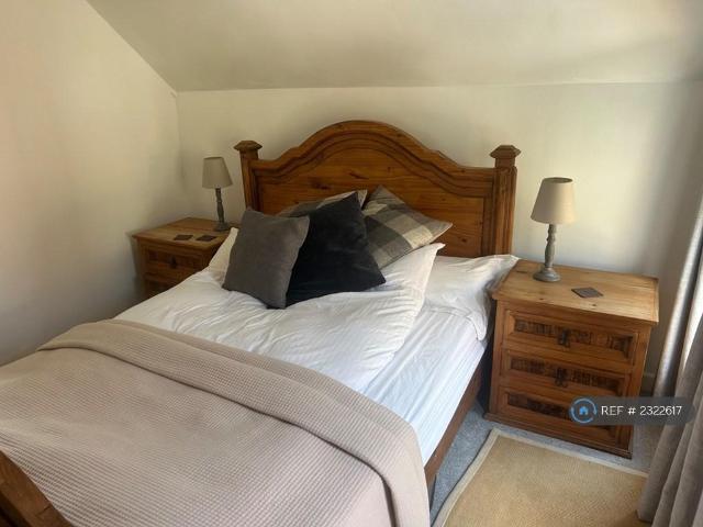 1 bedroom detached house to rent
