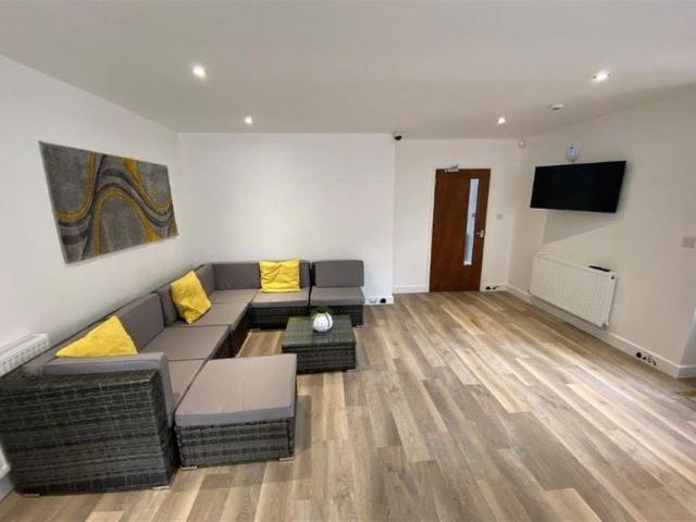 1 bedroom detached house to rent