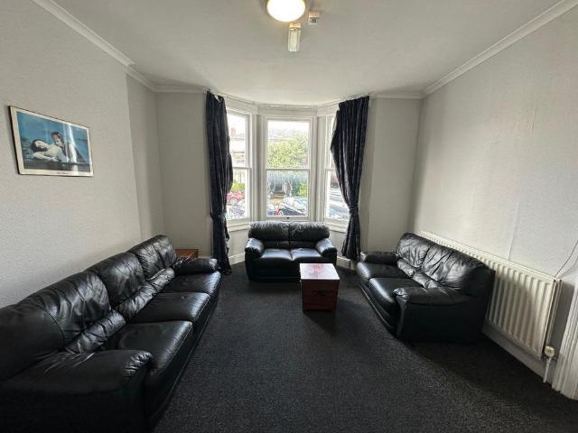 1 bedroom detached house to rent