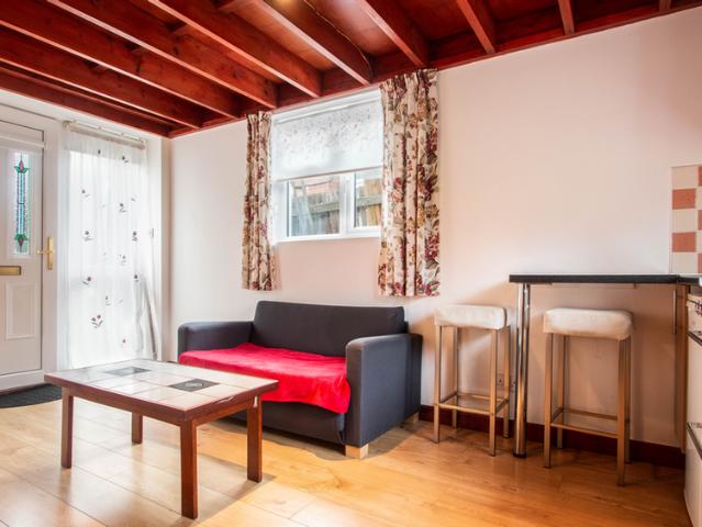 1 bedroom detached house to rent