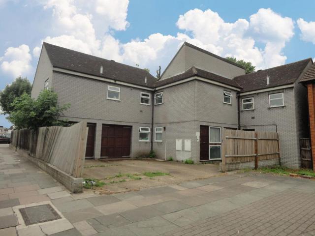 1 bedroom detached house to rent