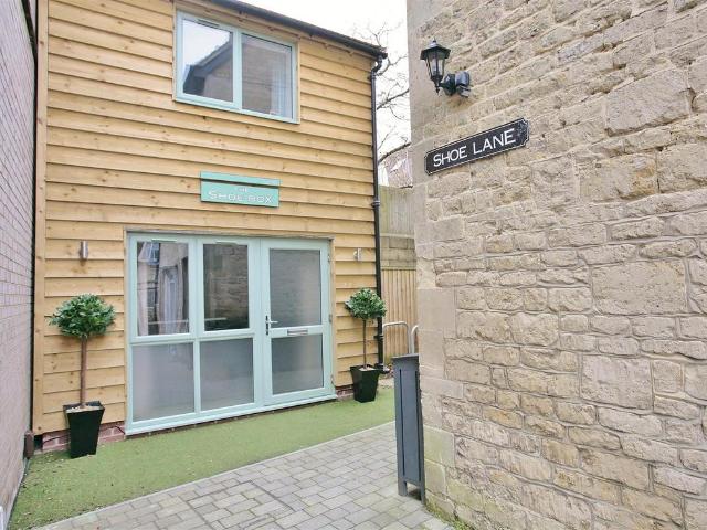 1 bedroom detached house to rent