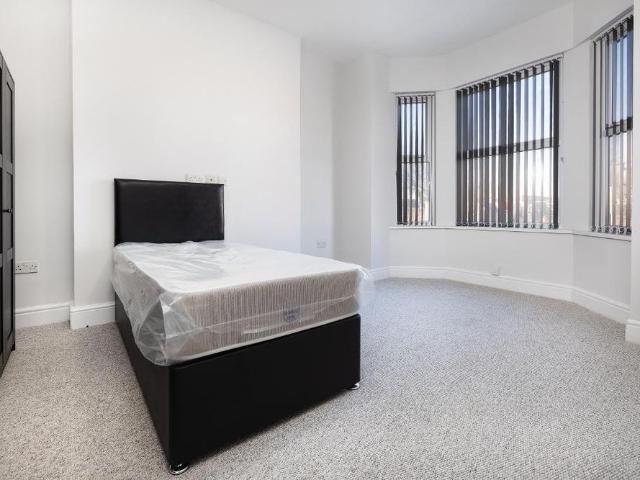 1 bedroom detached house to rent