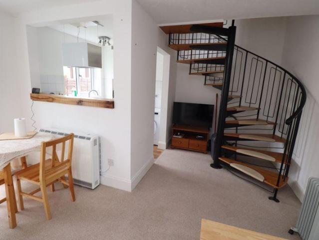 1 bedroom detached house to rent