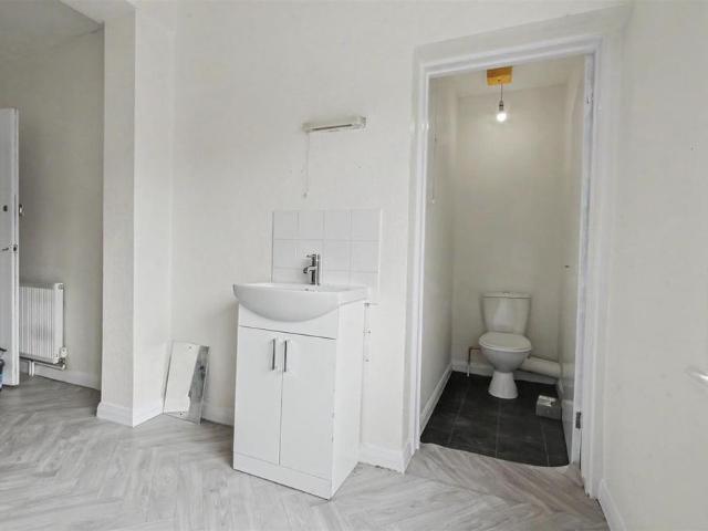 1 bedroom detached house to rent