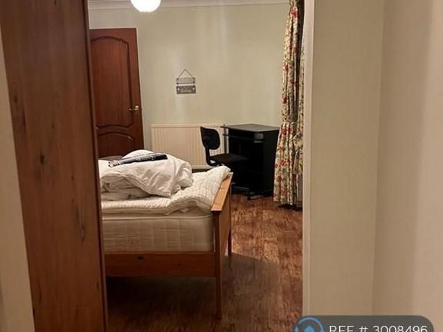 1 bedroom in a house share to rent