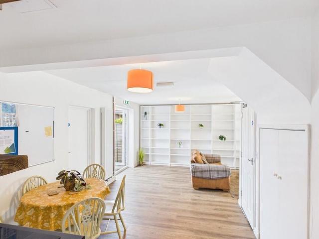 1 bedroom detached house to rent