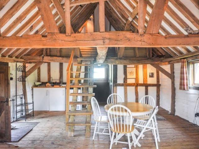1 bedroom detached house to rent