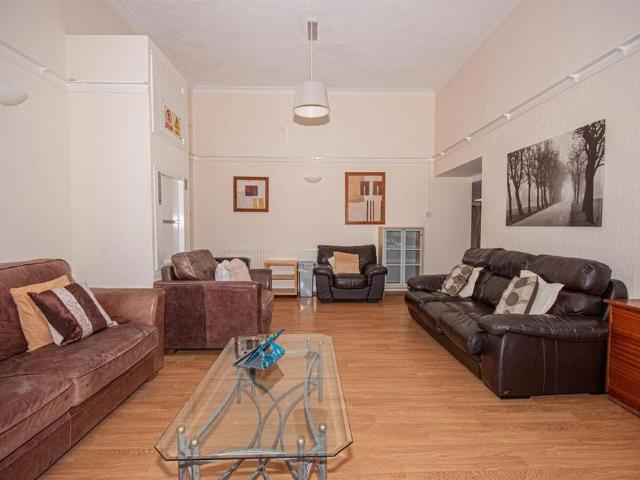 1 bedroom detached house to rent