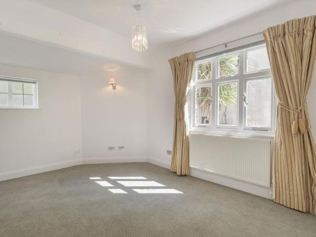1 bedroom detached house to rent
