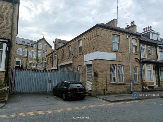 1 bedroom detached house to rent