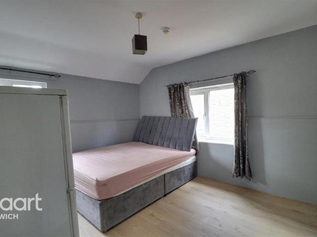 1 bedroom detached house to rent