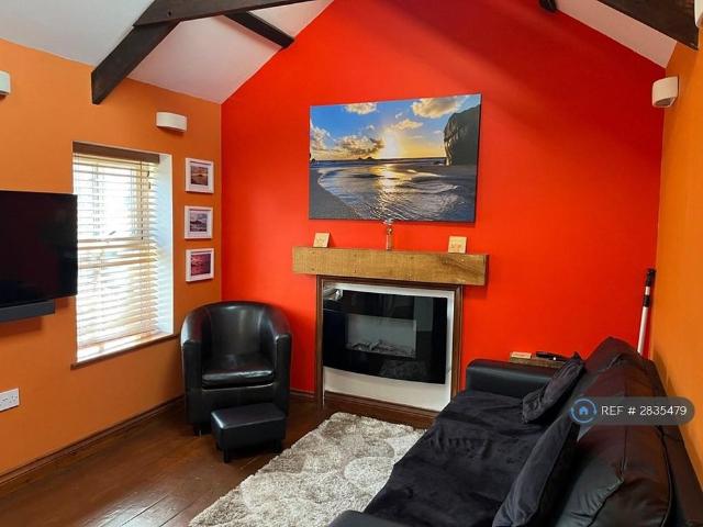 1 bedroom detached house to rent