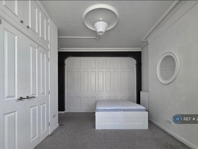1 bedroom detached house to rent