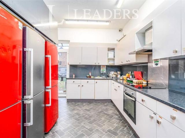 1 bedroom detached house to rent