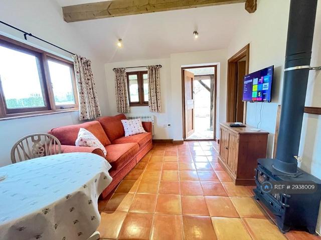 1 bedroom detached house to rent