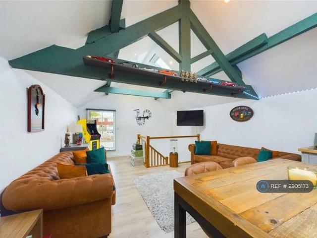 1 bedroom detached house to rent