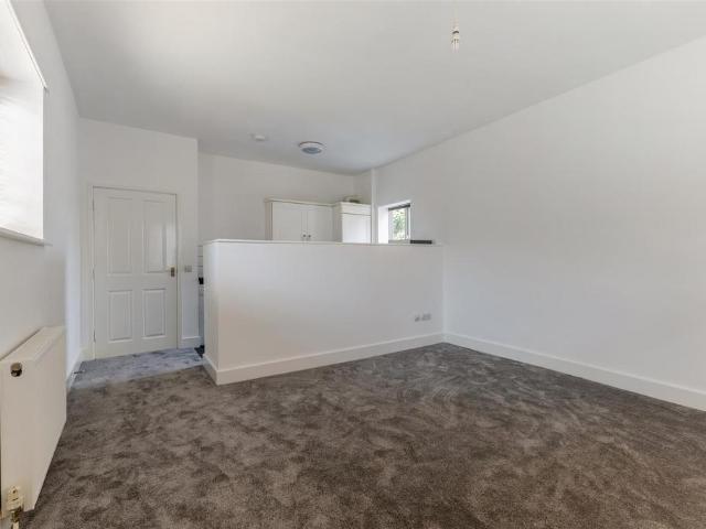 1 bedroom detached house to rent