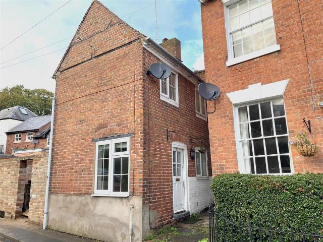 1 bedroom detached house to rent