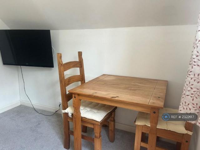 1 bedroom detached house to rent