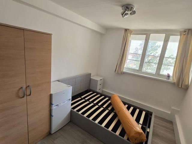 1 bedroom detached house to rent