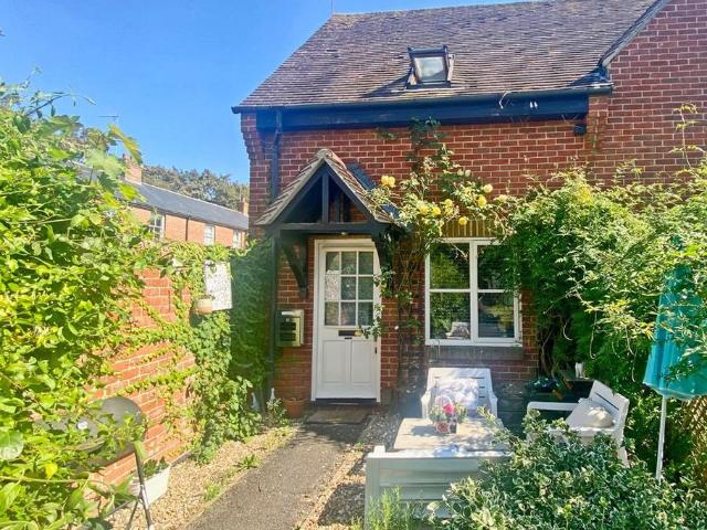 1 bedroom detached house to rent
