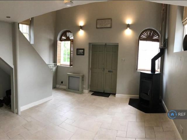 1 bedroom detached house to rent