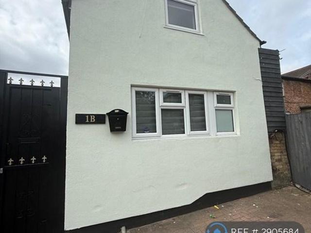 1 bedroom detached house to rent
