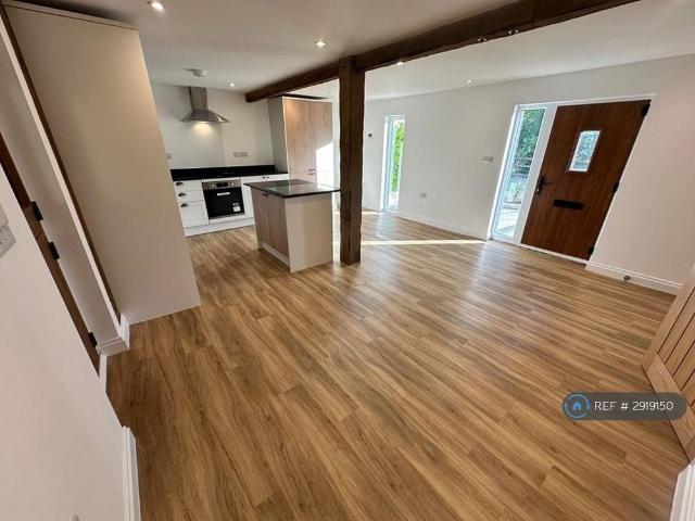 1 bedroom detached house to rent