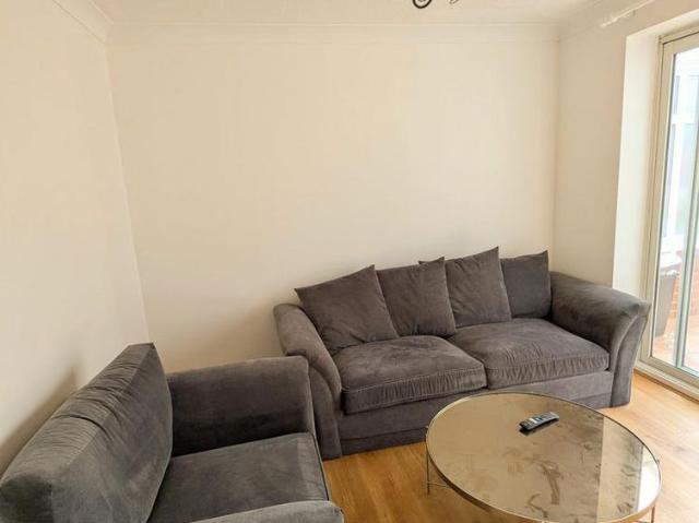 1 bedroom detached house to rent
