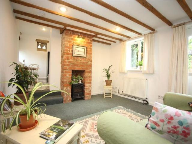 1 bedroom detached house to rent
