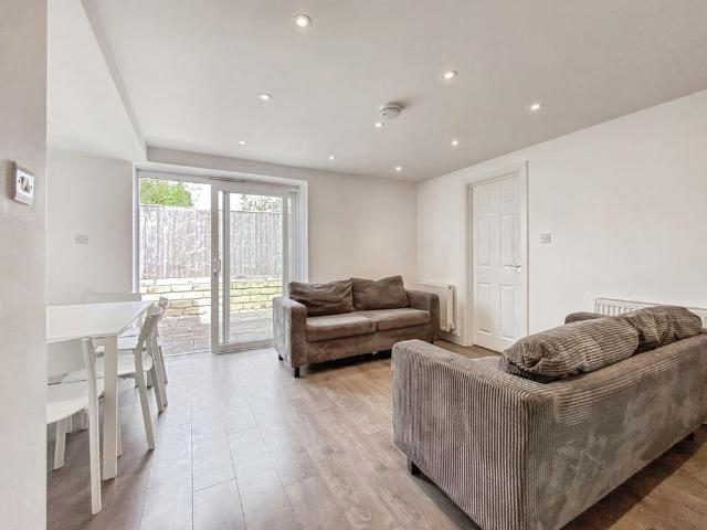 1 bedroom detached house to rent