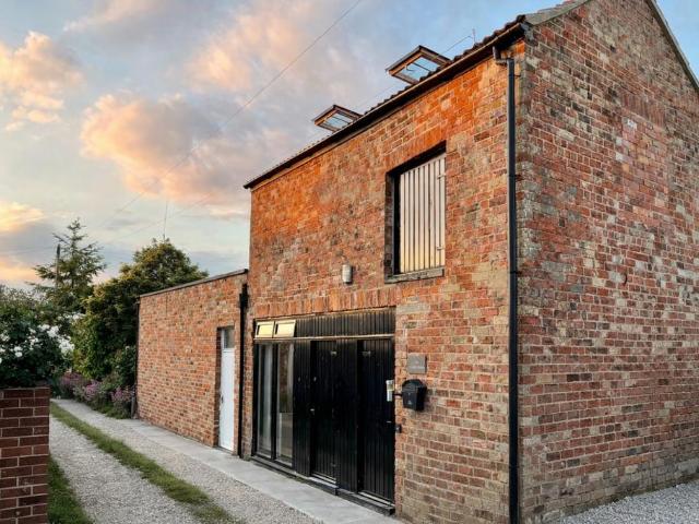 1 bedroom detached house to rent