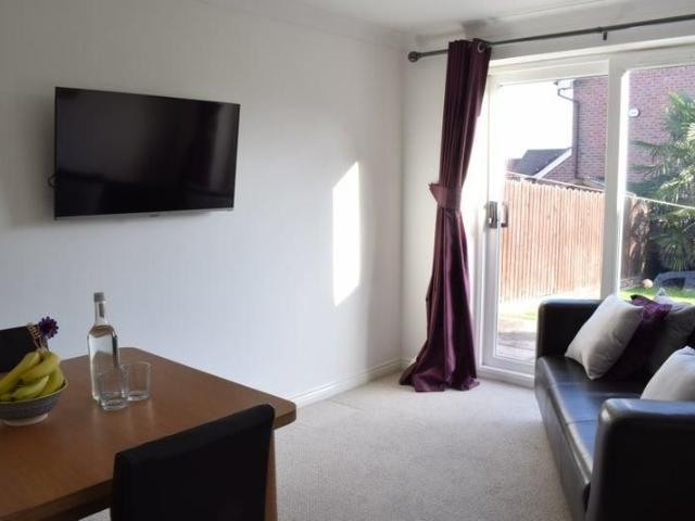 1 bedroom detached house to rent