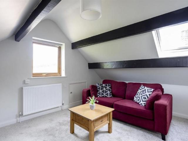 1 bedroom detached house to rent