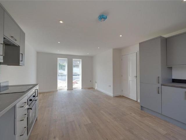 1 bedroom detached house to rent
