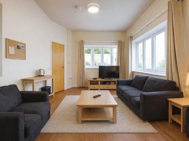 1 bedroom detached house to rent