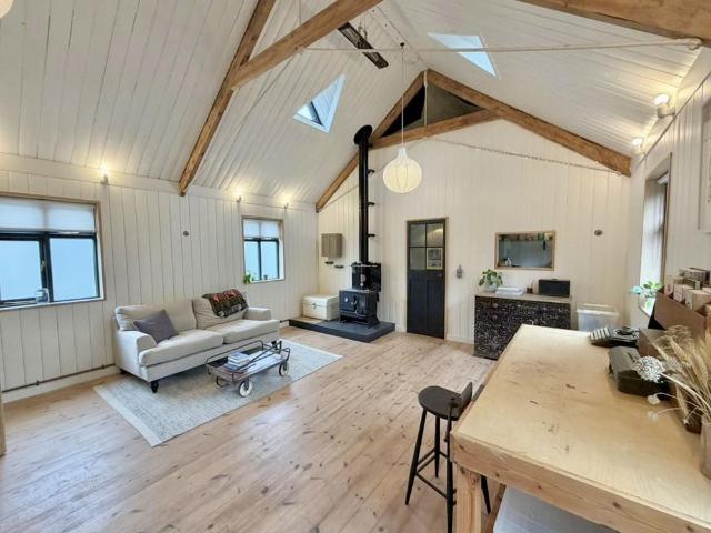 1 bedroom detached house to rent