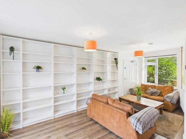 1 bedroom detached house to rent