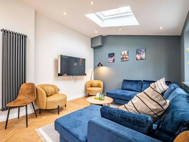 1 bedroom detached house to rent