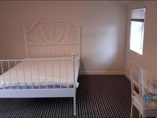 1 bedroom detached house to rent
