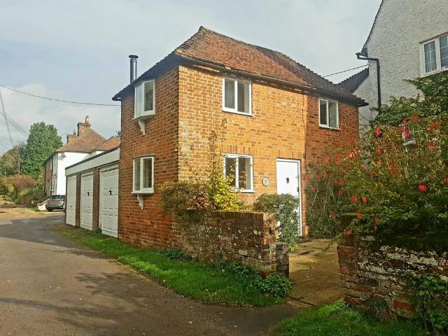 1 bedroom detached house to rent