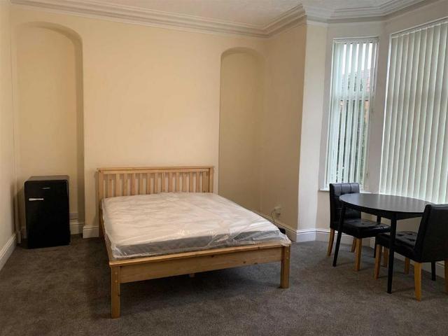 1 bedroom detached house to rent